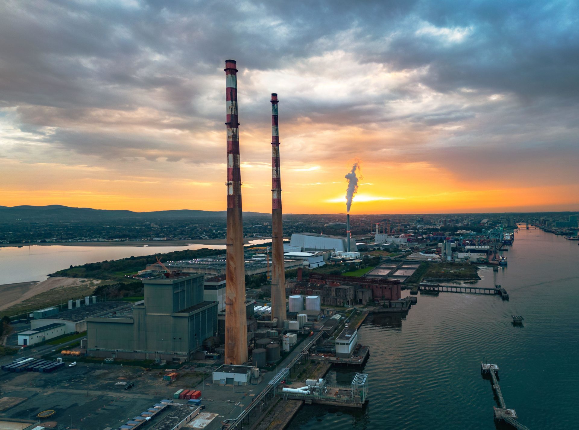 Dublin's iconic Poolbeg Chimneys set for summer makeover | Newstalk