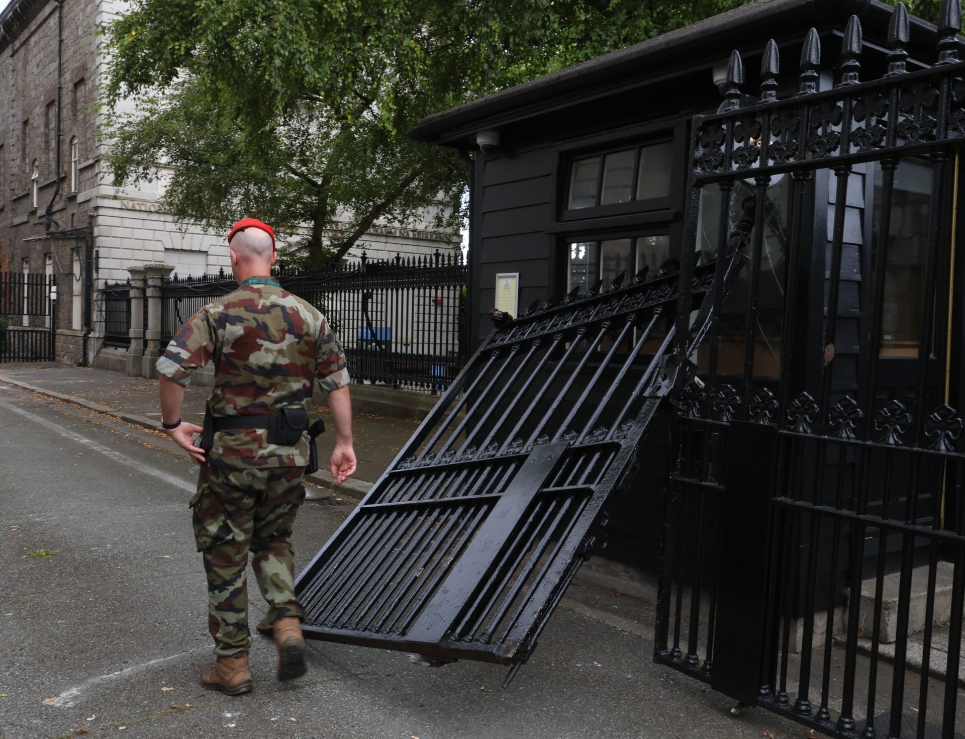 Government Buildings gate attack 'very concerning' - Clonan | Newstalk