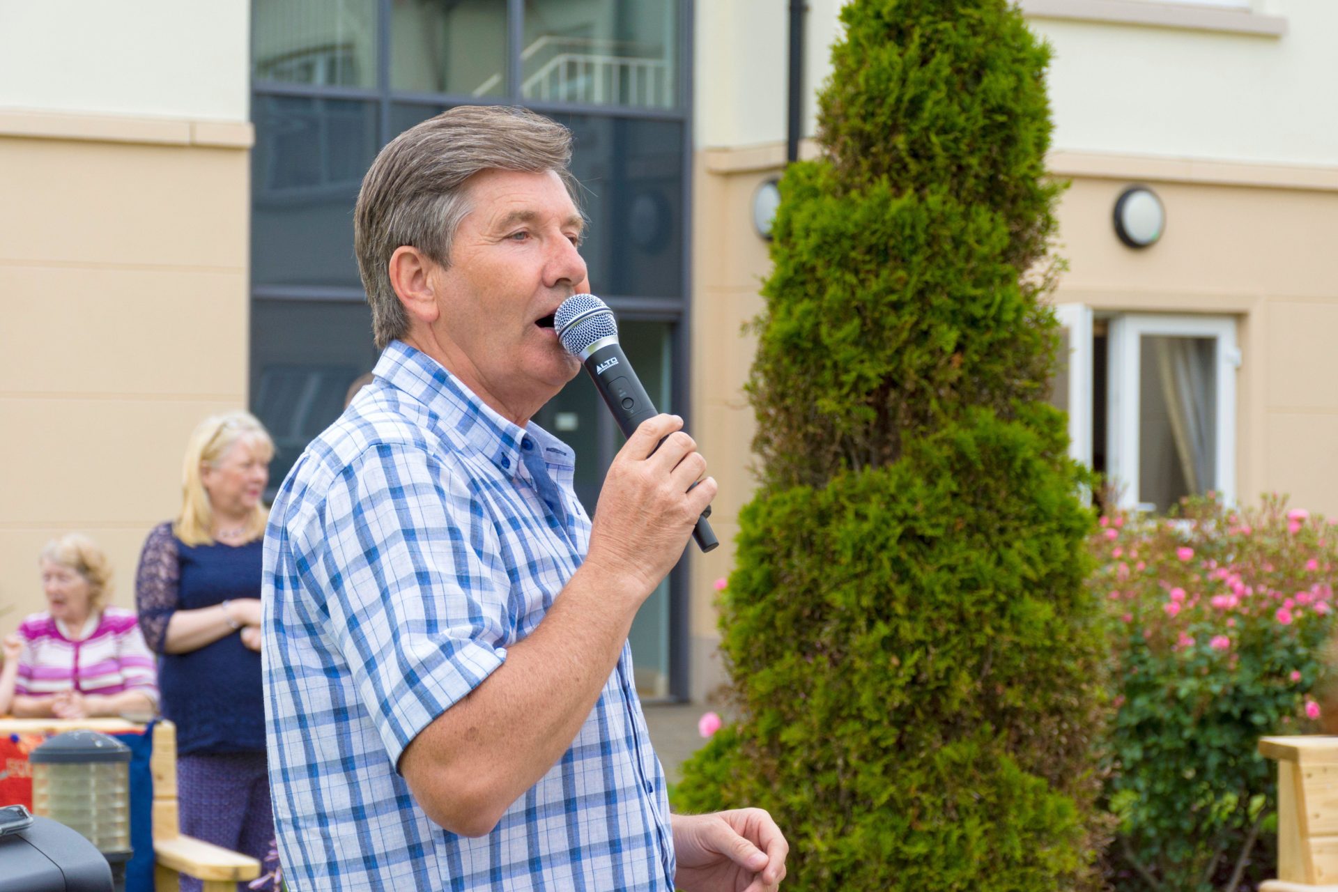 Daniel O'Donnell warns fans of Facebook scam using his image | Newstalk