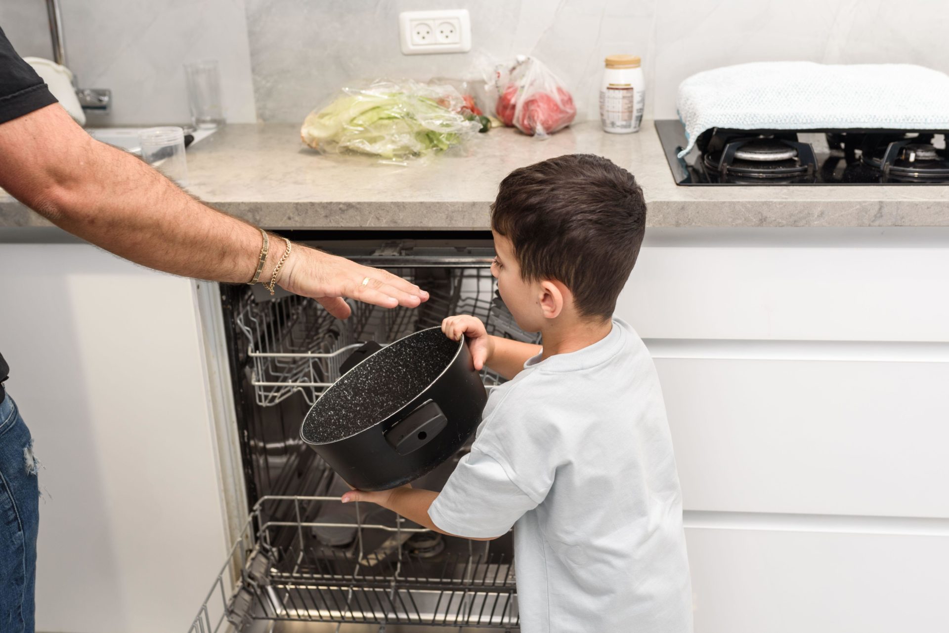 Here's why experts say children should do chores | Newstalk
