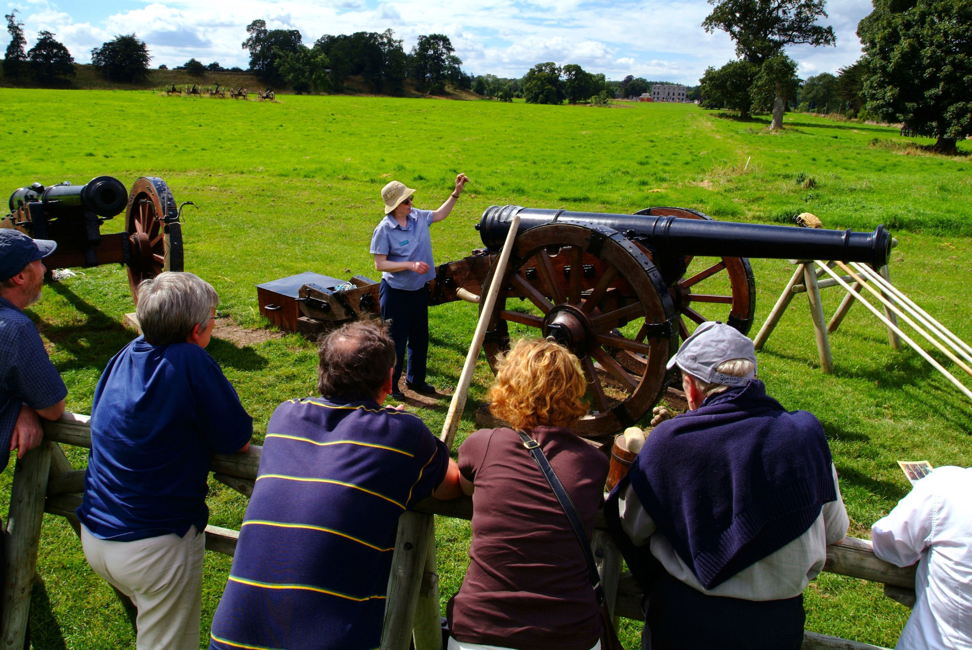 Battle of the Boyne tour guides banned from wearing green or orange | Newstalk