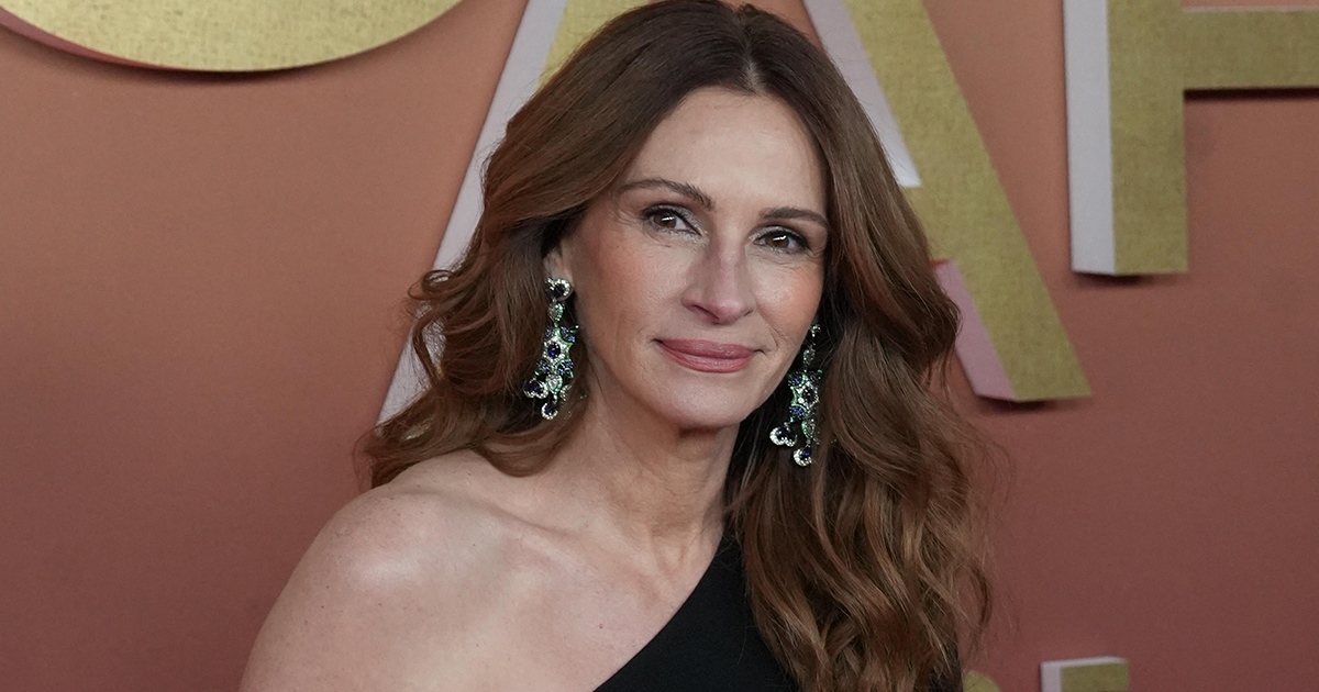 Julia Roberts to Narrate New Comedy-Drama Series 'Just Act Normal' | www.98fm.com
