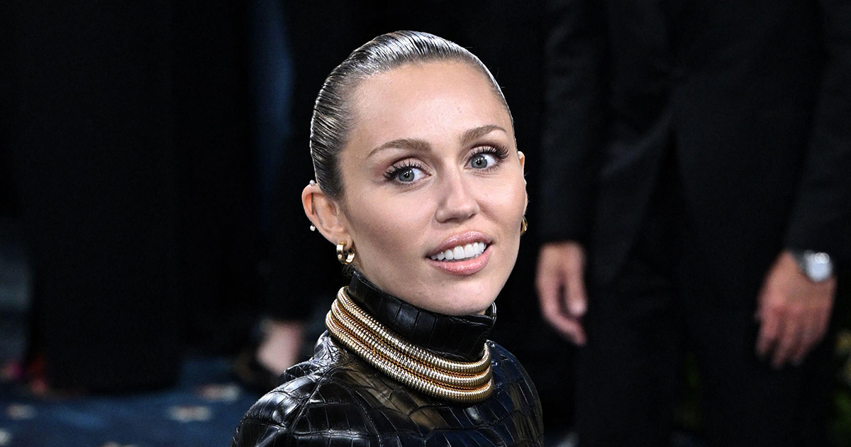 Miley Cyrus Says She’s interested In Doing A Song For A James Bond Film ...