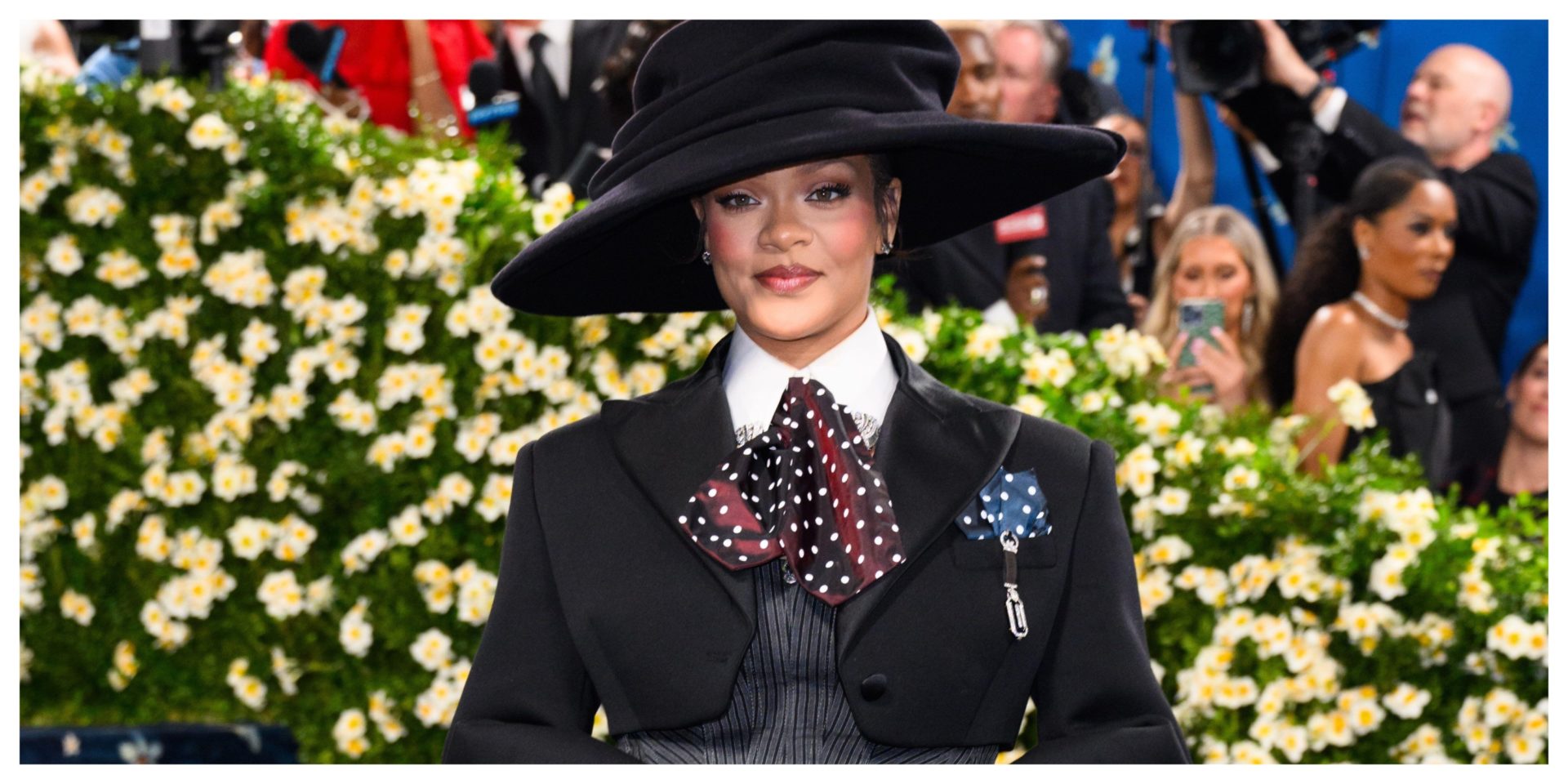 Rihanna Fuels Baby N.4 Rumours! | SPINSouthWest