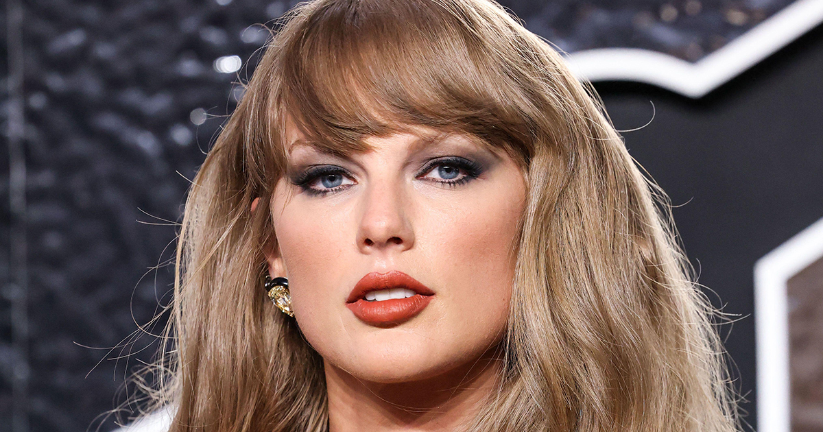 Taylor Swift Becomes Youngest Woman Ever Inducted Into Songwriters Hall ...